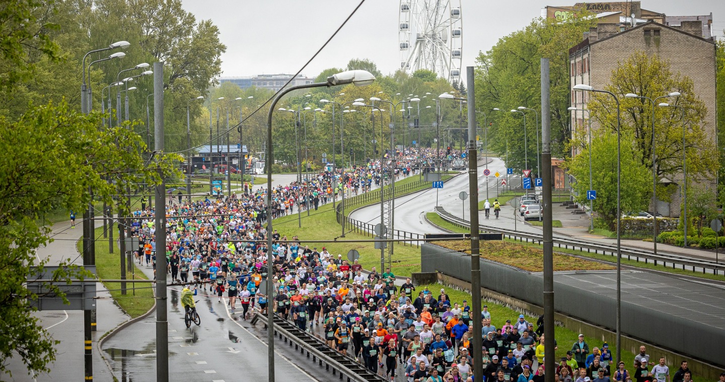 Lietus nekavē 35. Rimi Rīgas maratonam kļūt par visu laiku lielāko ...